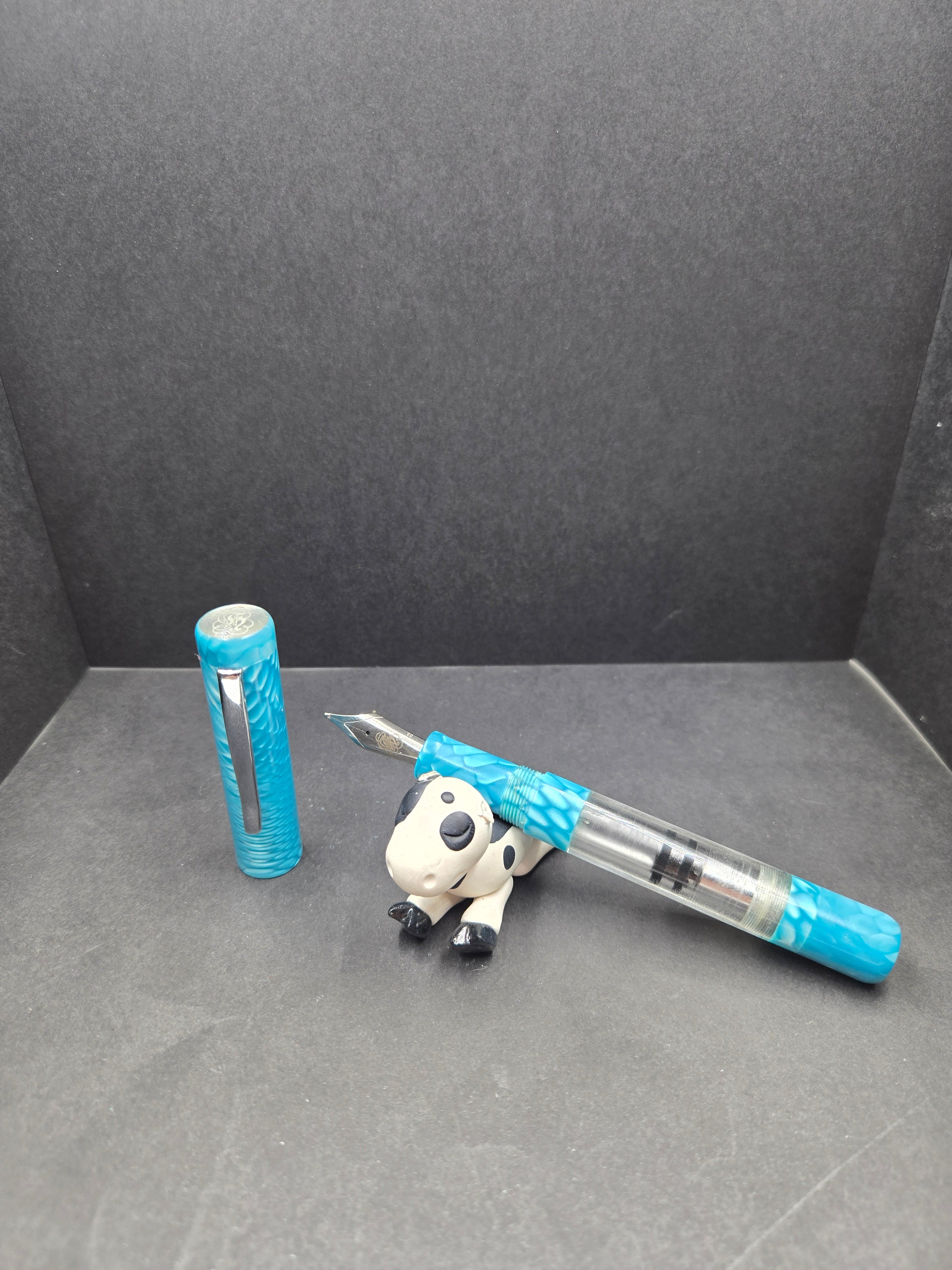 A24 - Juma Laguna Dragon- Kölbenfüller – Hinze Pen Company